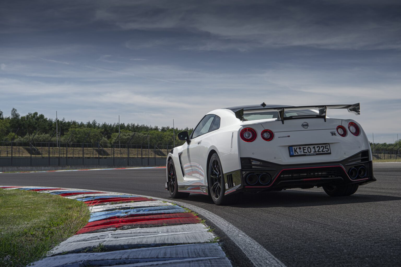 Nissan GTR-NISMO: Lo que fuimos y siempre seremos - Revista Car